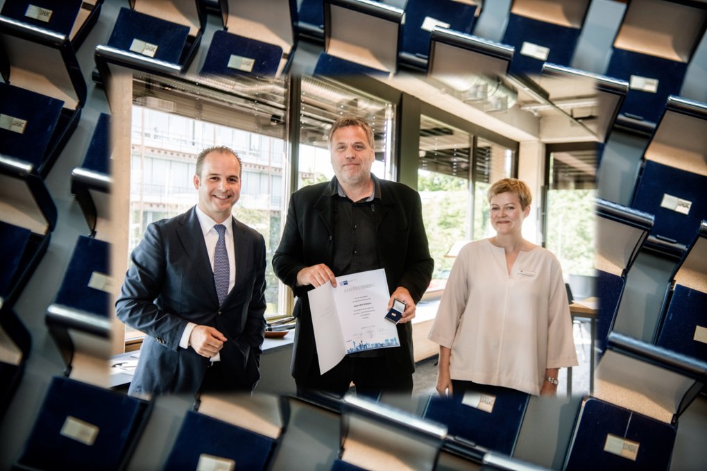 Ralf Selbach receives Golden Badge of Honor from the Düsseldorf Chamber ...